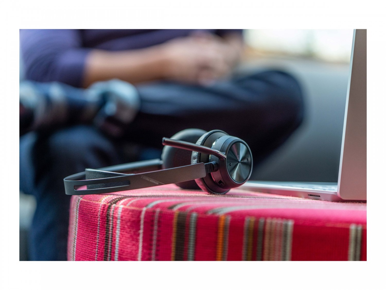 HP Poly Voyager Focus 2 Microsoft Teams Certified USB-C Headset ...